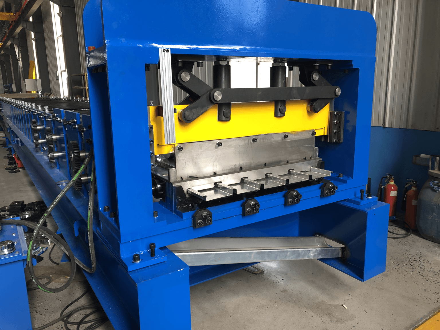 Malaysia Dovetail Metal Decking Making Roll Forming Machine – IBR ...